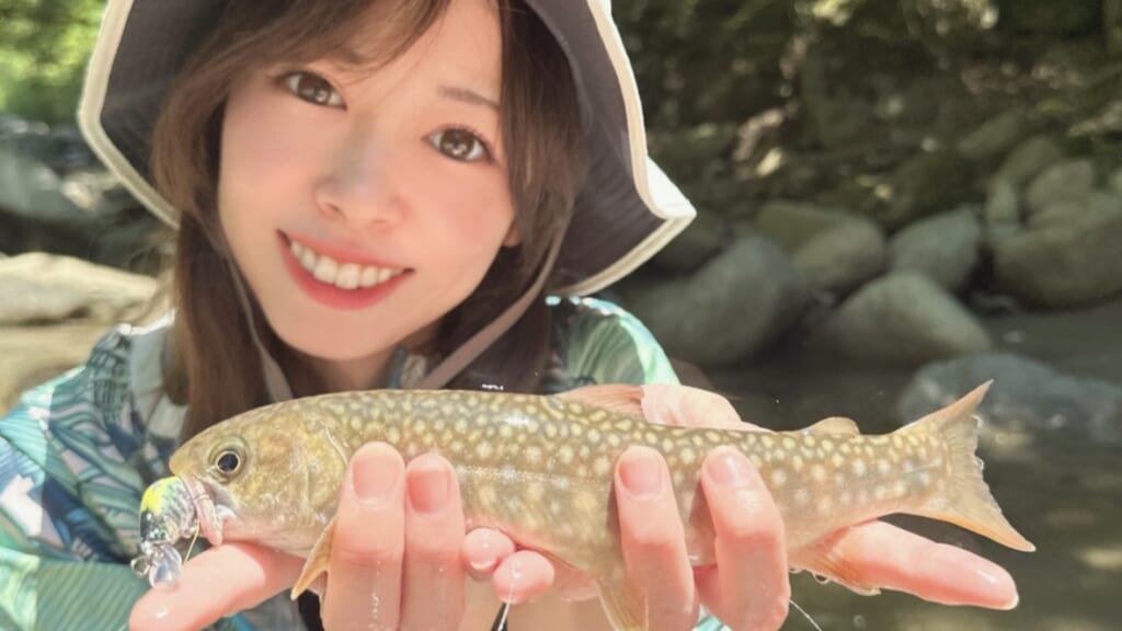 【渓流釣りデビュー】真夏でもひんやり楽しめる最高の釣りを堪能!│ルアマガプラス
